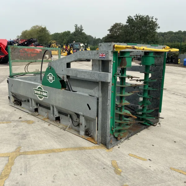 Spread-a-Bale Maxi Bale Spreader | Russell's