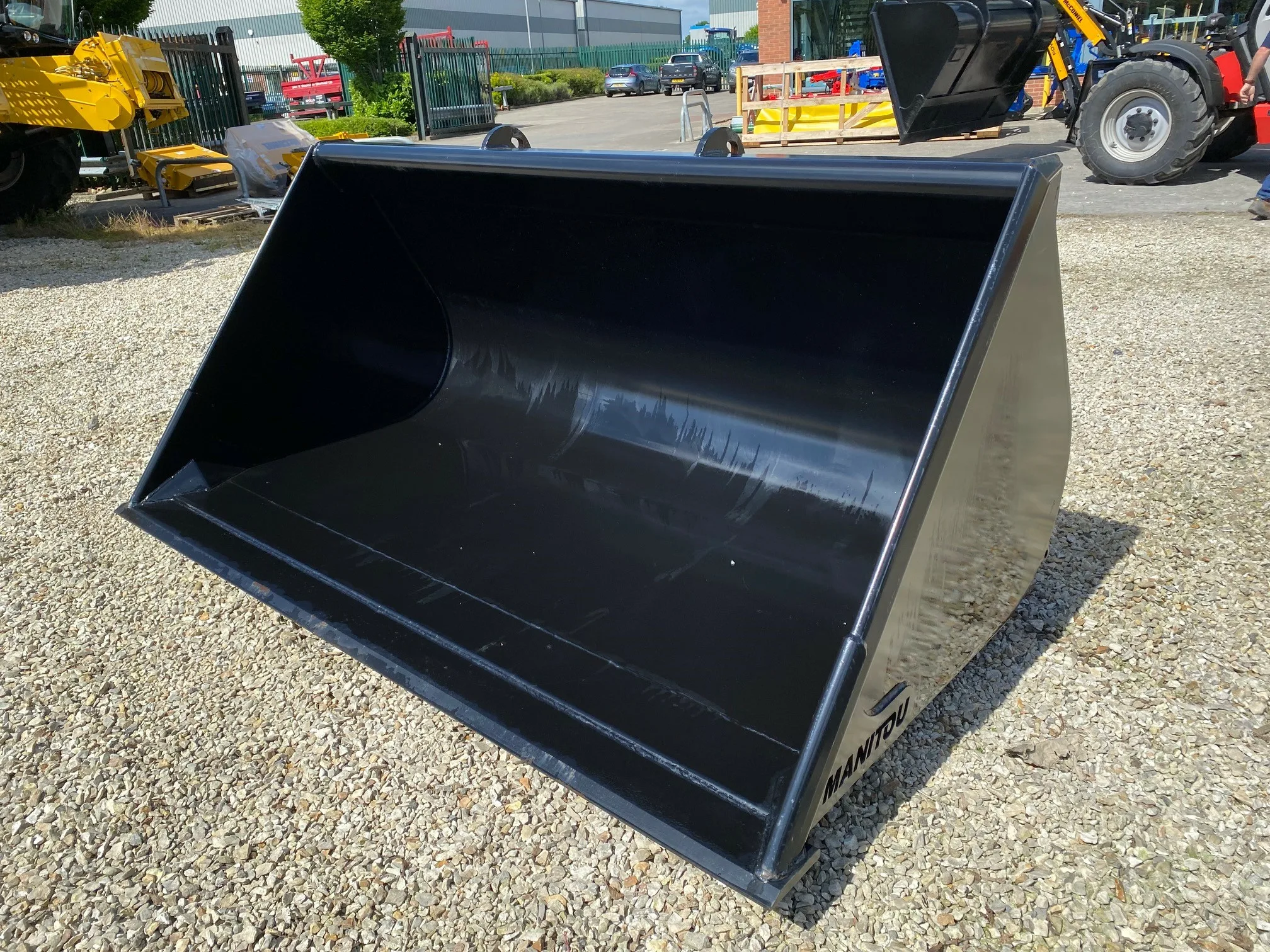 Manitou BLM 2300 1800 litre Bucket | Russell's