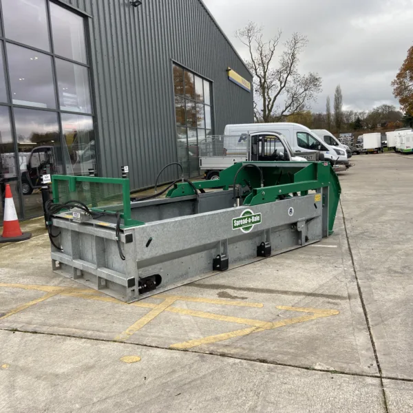 Spread-a-Bale Maxi Bale Spreader | Russell's