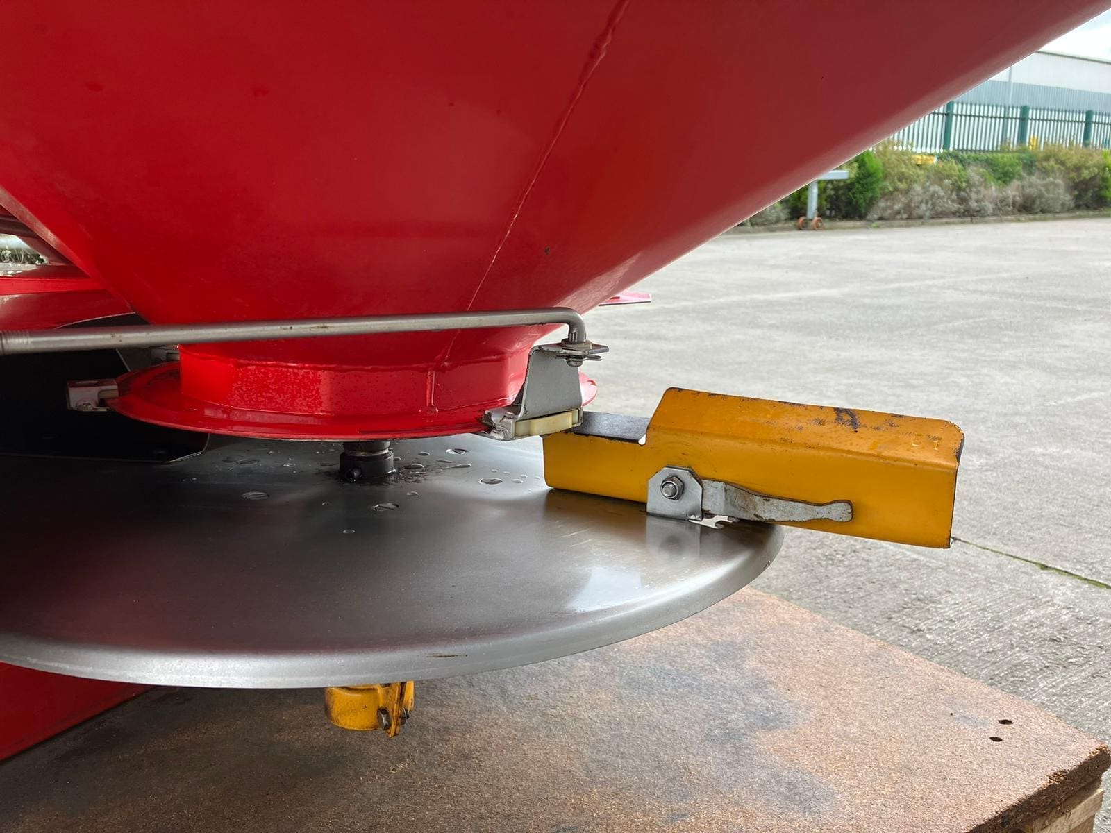 KRM DZ Elite Fertiliser Spreader | Russell's