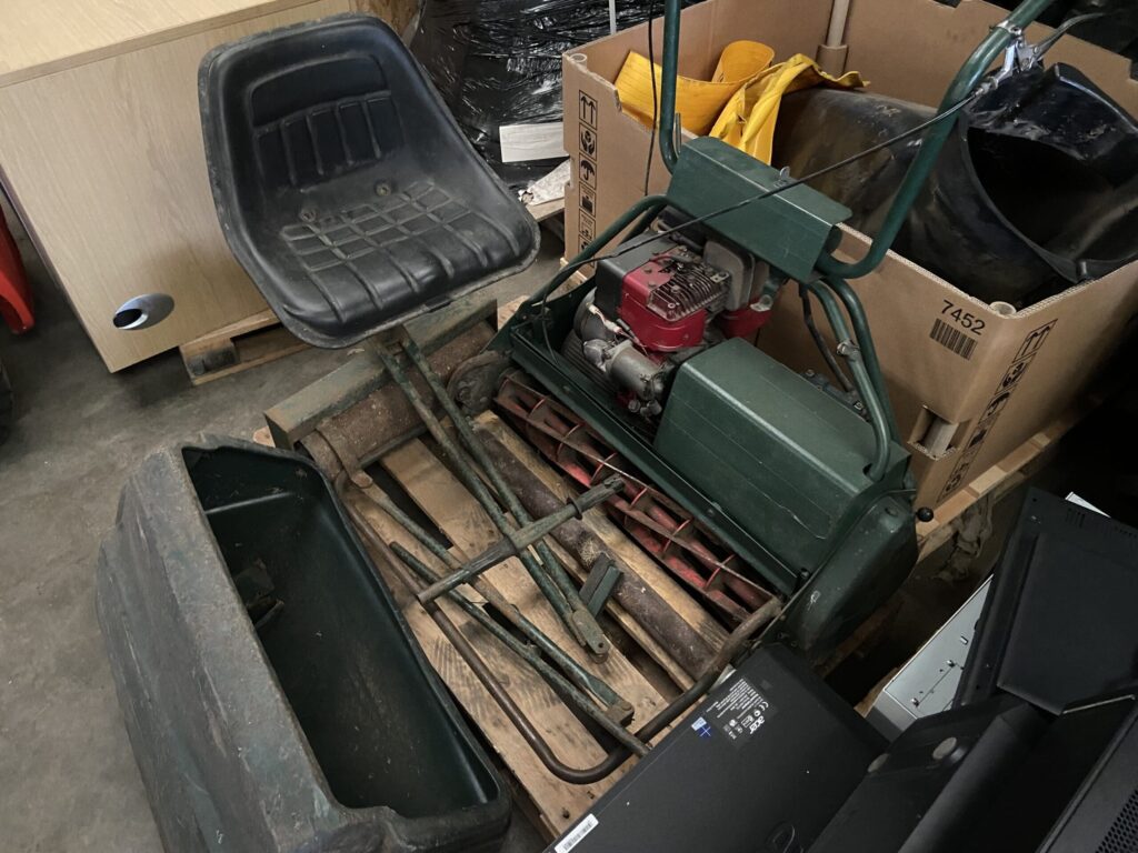 ATCO Cylinder Mower | Russell's