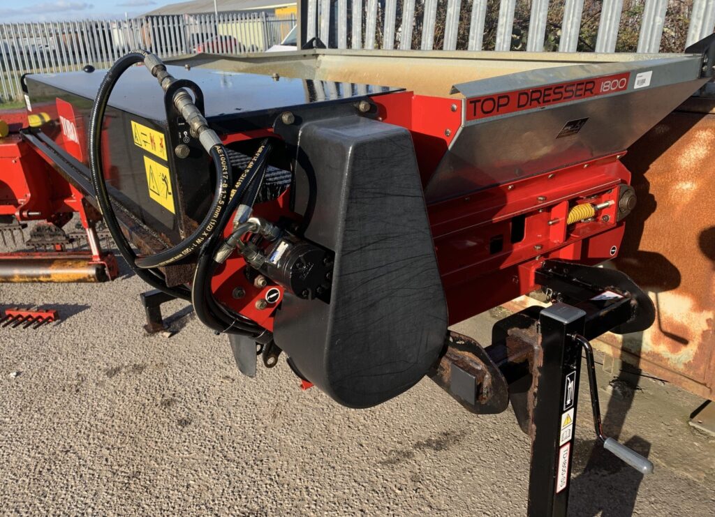 Toro Top Dresser 1800 | Russell's