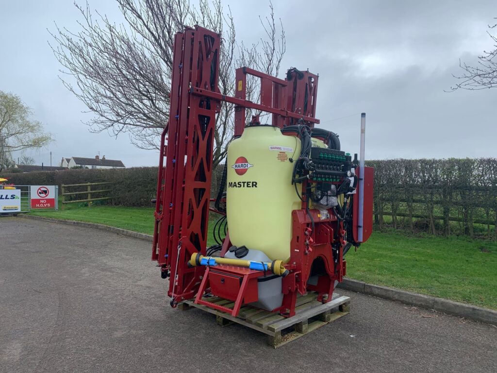 Hardi Master Plus 18 metre 1200 Mounted Sprayer | Russell's