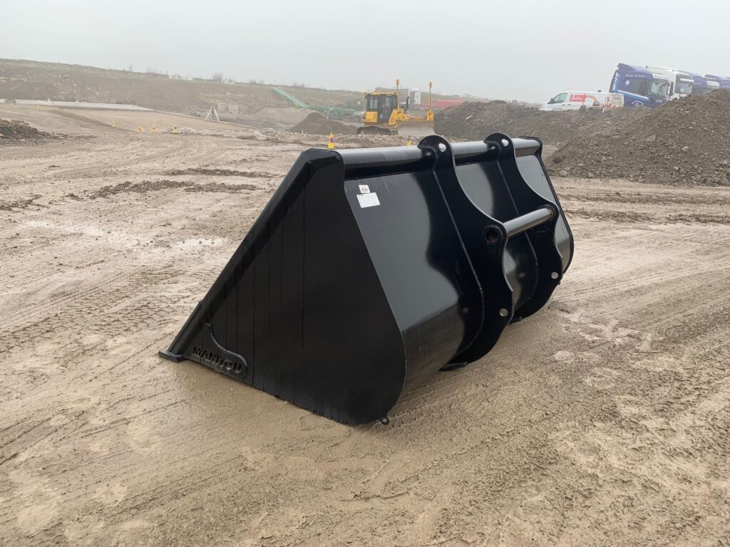 Manitou BLM 2300 1800 litre Bucket | Russell's