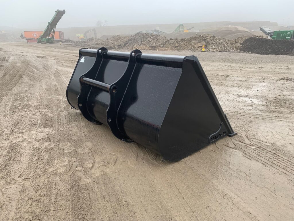 Manitou BLM 2300 1800 litre Bucket | Russell's