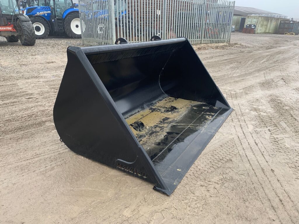 Manitou BLM 2300 1800 litre Bucket | Russell's