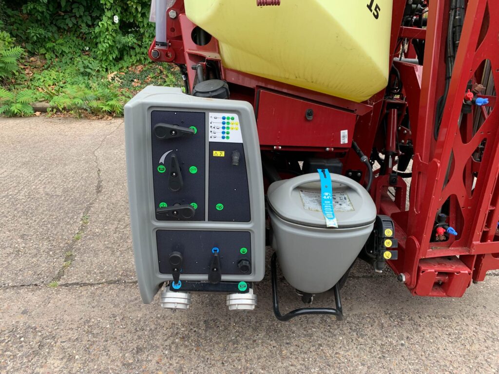NEW Hardi Mega 1500 24 Metre Mounted Sprayer For Sale | Russell's
