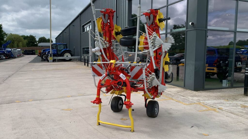 NEW Pottinger HIT 8.81 8 Rotor Tedder For Sale | Russell's