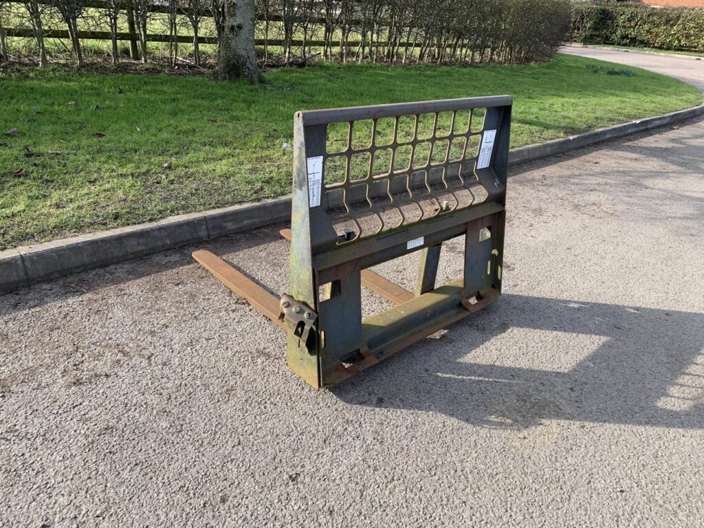 USED 2T Skidsteer Pallet Tines For Sale | Russell's
