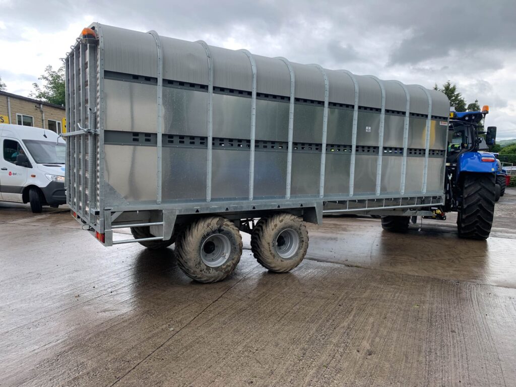 NEW Bateson 20ft Cattle Trailer For Sale | Russell's