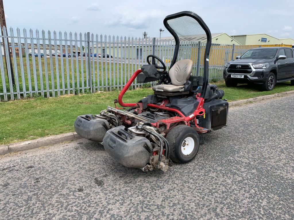 USED Toro GR3400 Ride On Greens Mower For Sale | Russell's