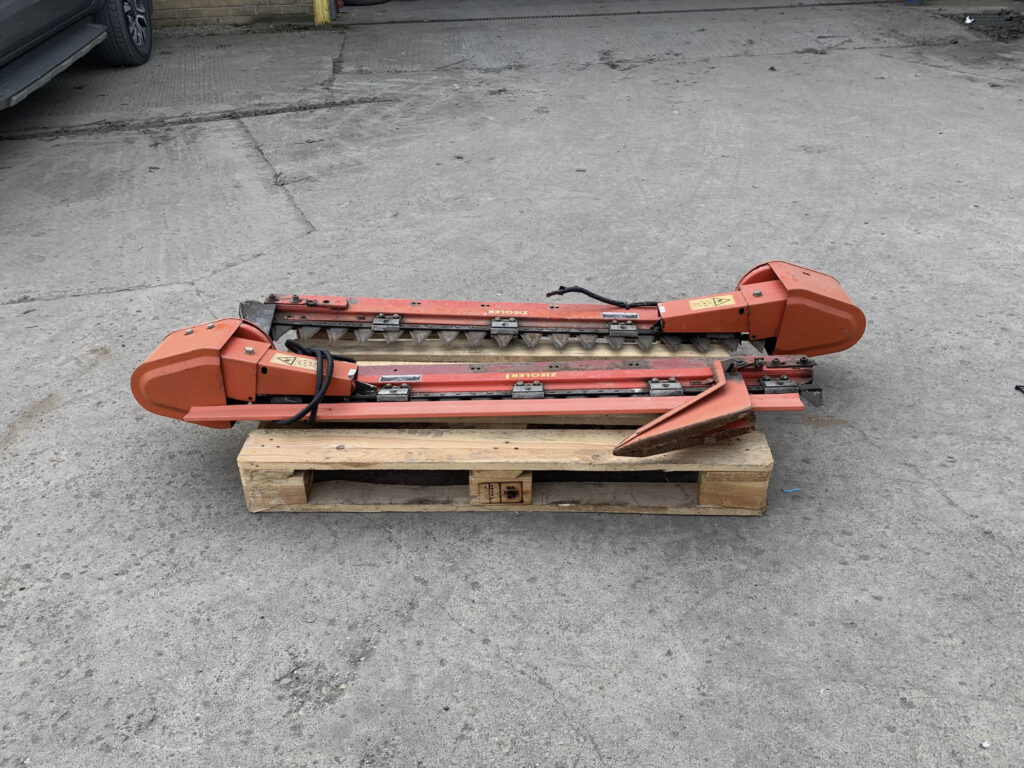 USED Pair of Ziegler Combine Side Knives For Sale | Russell's