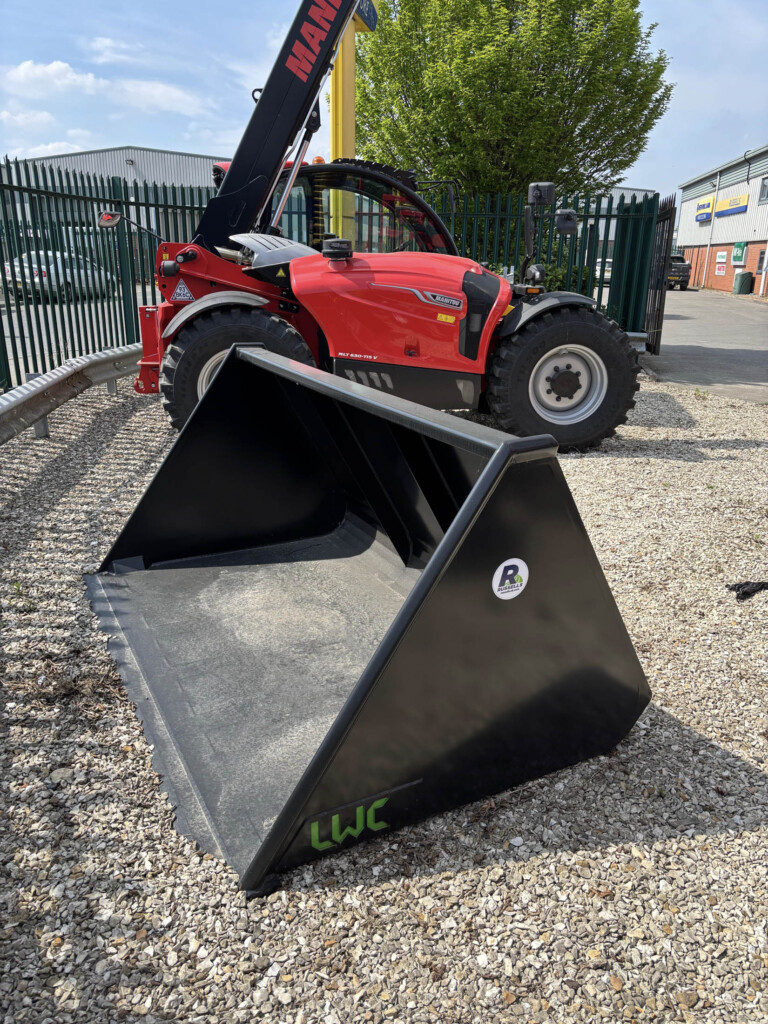 NEW LWC 7’6″ Bucket For Sale | Russell's