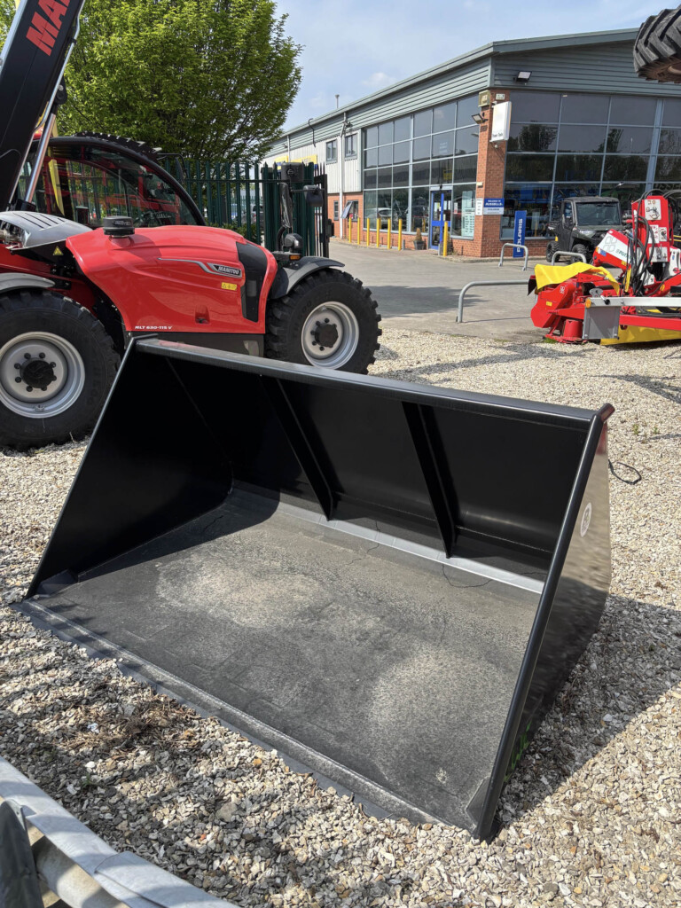 NEW LWC 7’6″ Bucket For Sale | Russell's