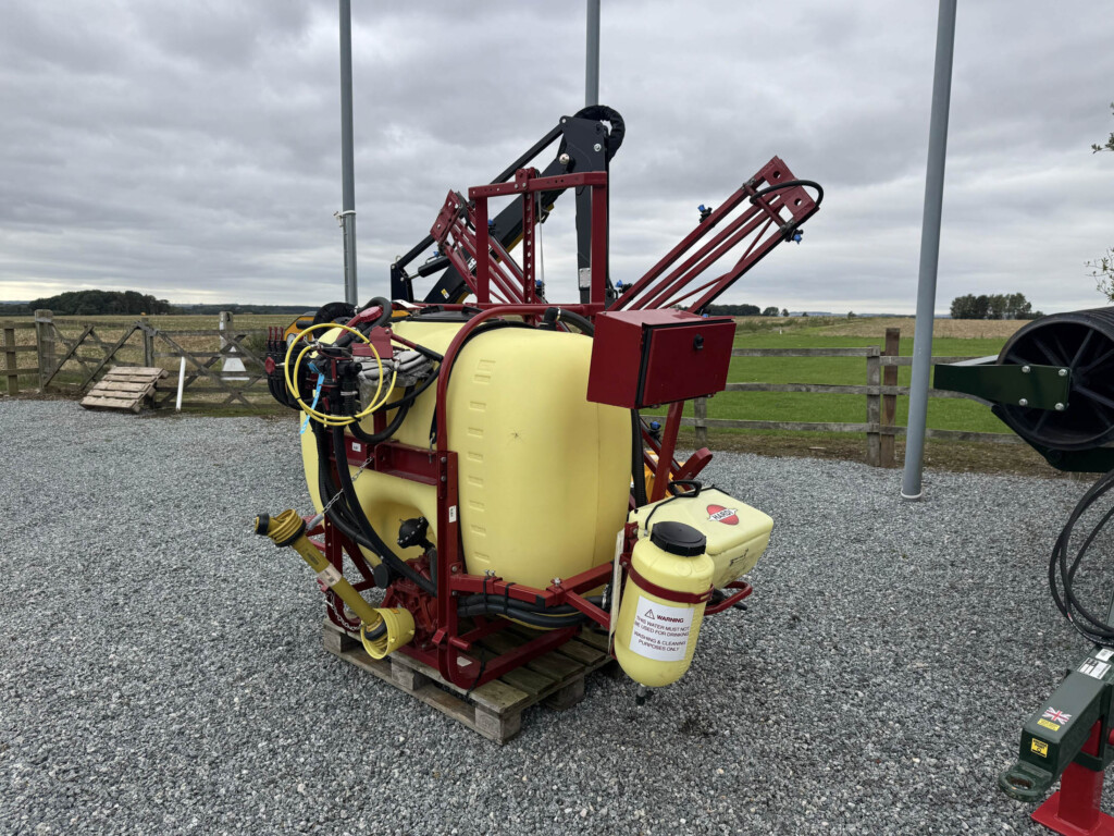 NEW Hardi NK800 12 Metre Mounted Sprayer For Sale | Russell's