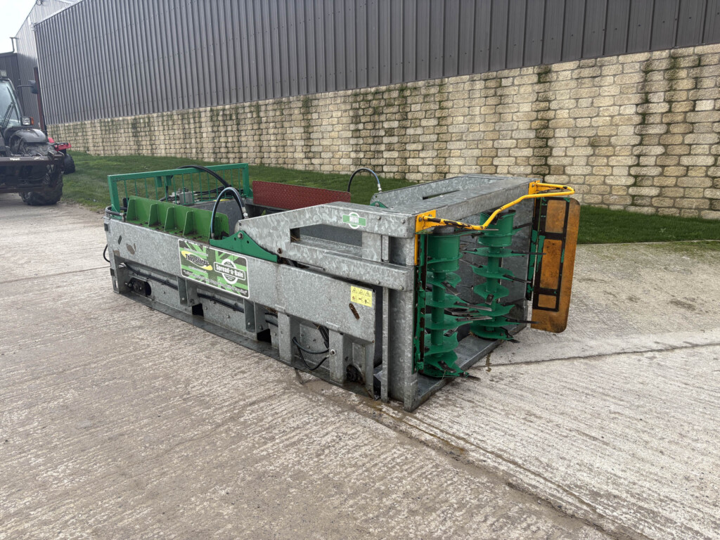 Spread-a-Bale Midi Bale Spreader/ Feeder For Sale | Russell's